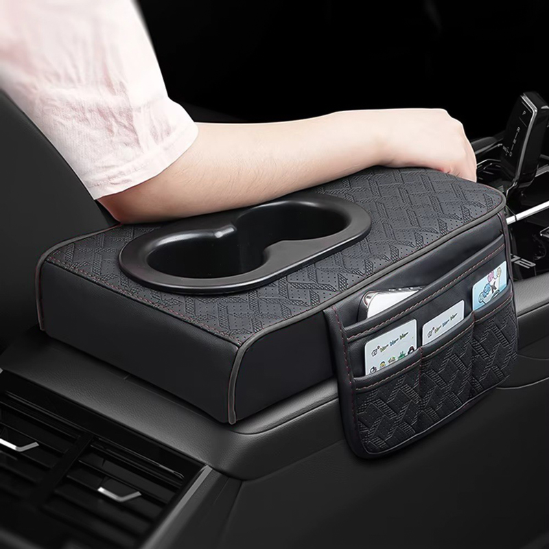مسند سيارة جلد مبطن مع حامل أكواب مزدوج و منظم جانبي مقسم الي 4 خانات – Cairo99